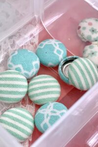 32 Button Crafts You'll Wish You Tried Years Ago