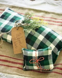 17 Heartwarming Christmas Gift Crafts That Melt Every Recipient