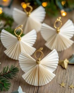 21 Ingenious Christmas Paper Crafts For Pure Holiday Fun