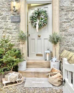 19 Enchanting Cottagecore Christmas Decor Ideas That Captivate Hearts