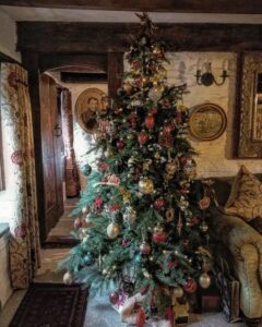 19 Enchanting Cottagecore Christmas Decor Ideas That Captivate Hearts