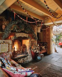 19 Enchanting Cottagecore Christmas Decor Ideas That Captivate Hearts