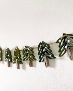17 DIY Paper Garland Ideas For Christmas