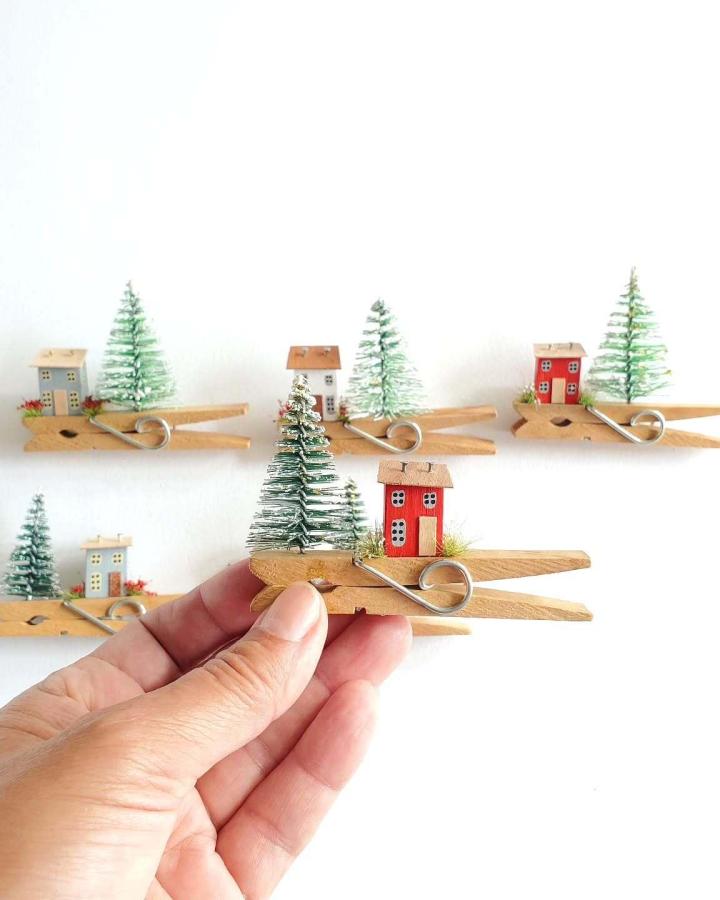 21 Miniature Christmas Crafts & Decor For Tiny Holiday Magic